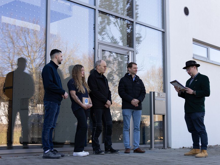 Award-winning bird protection: Minitube creates safe glass surfaces ...