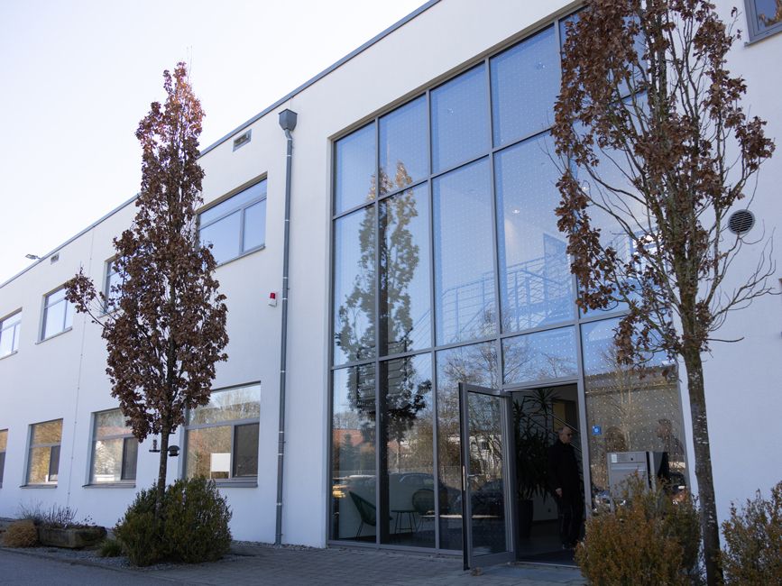 Award-winning bird protection: Minitube creates safe glass surfaces ...